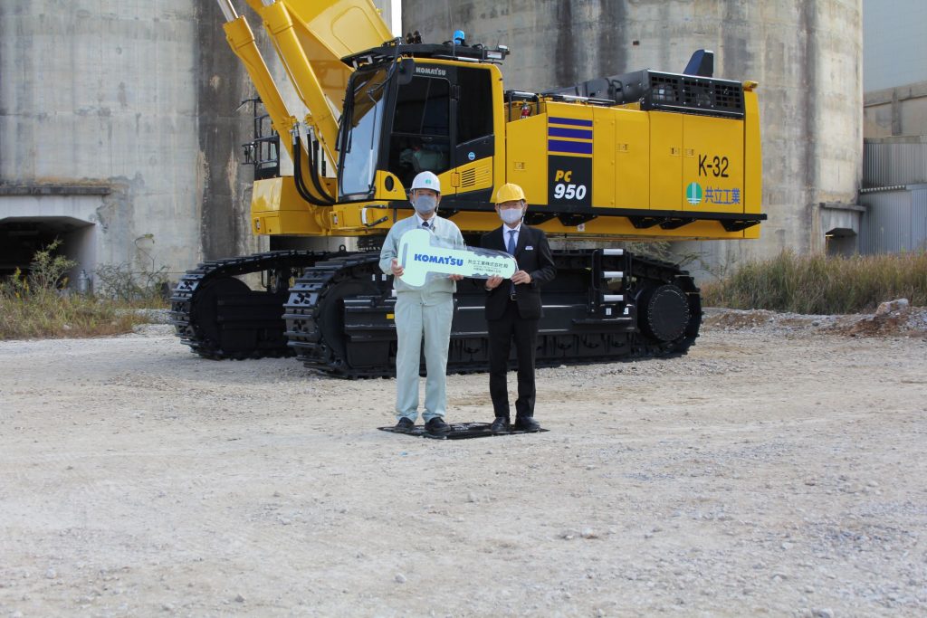 【中国地区初】大型油圧ショベルPC950が納車されました。 | 共立工業株式会社